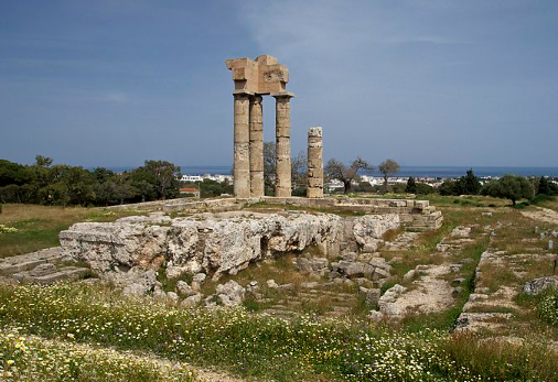 Meaning and Symbolism of the Colossus of Rhodes, One of the Seven ...