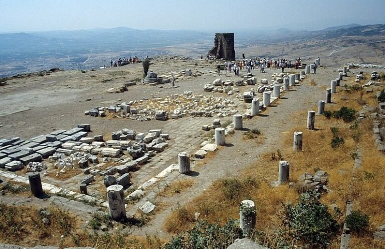 History of the Acropolis of Pergamon and why it is recognized as a ...