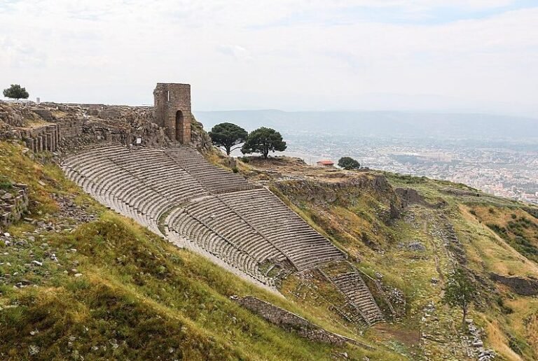 History of the Acropolis of Pergamon and why it is recognized as a ...