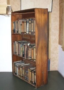 Anne Frank and her secret hiding place - World History Edu