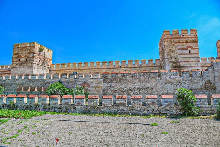 Walls of Constantinople - World History Edu